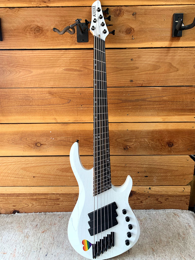 Kiesel A2 Six String Multiscale Bass 2025 - White 6-String – Still ...