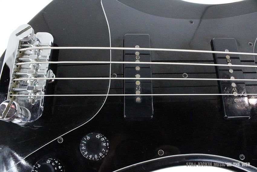 GUILD X702 VINTAGE 1982 BASS rare 4-string Offset Body Style Natural R ...